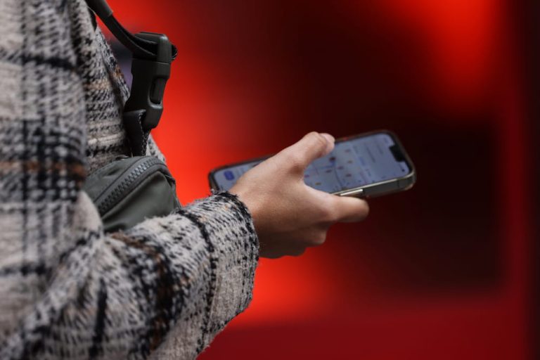 Using Cell Phone in the UK - Best Options to Consider 2024